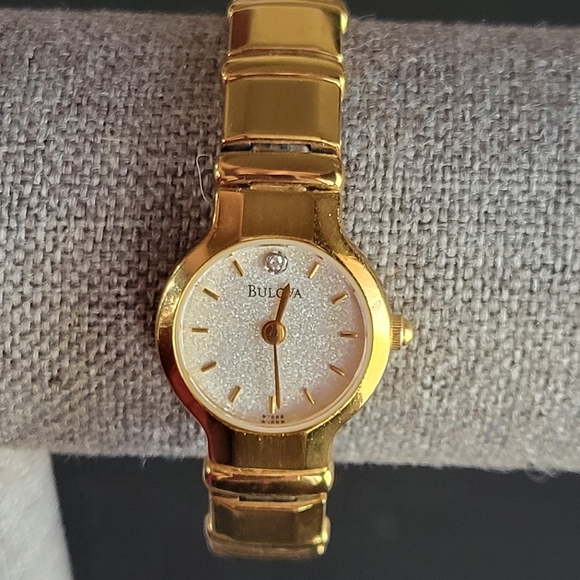 Bulova | Accessories | Bulova Gold Tone Glitter Dial Vintage Watch ...